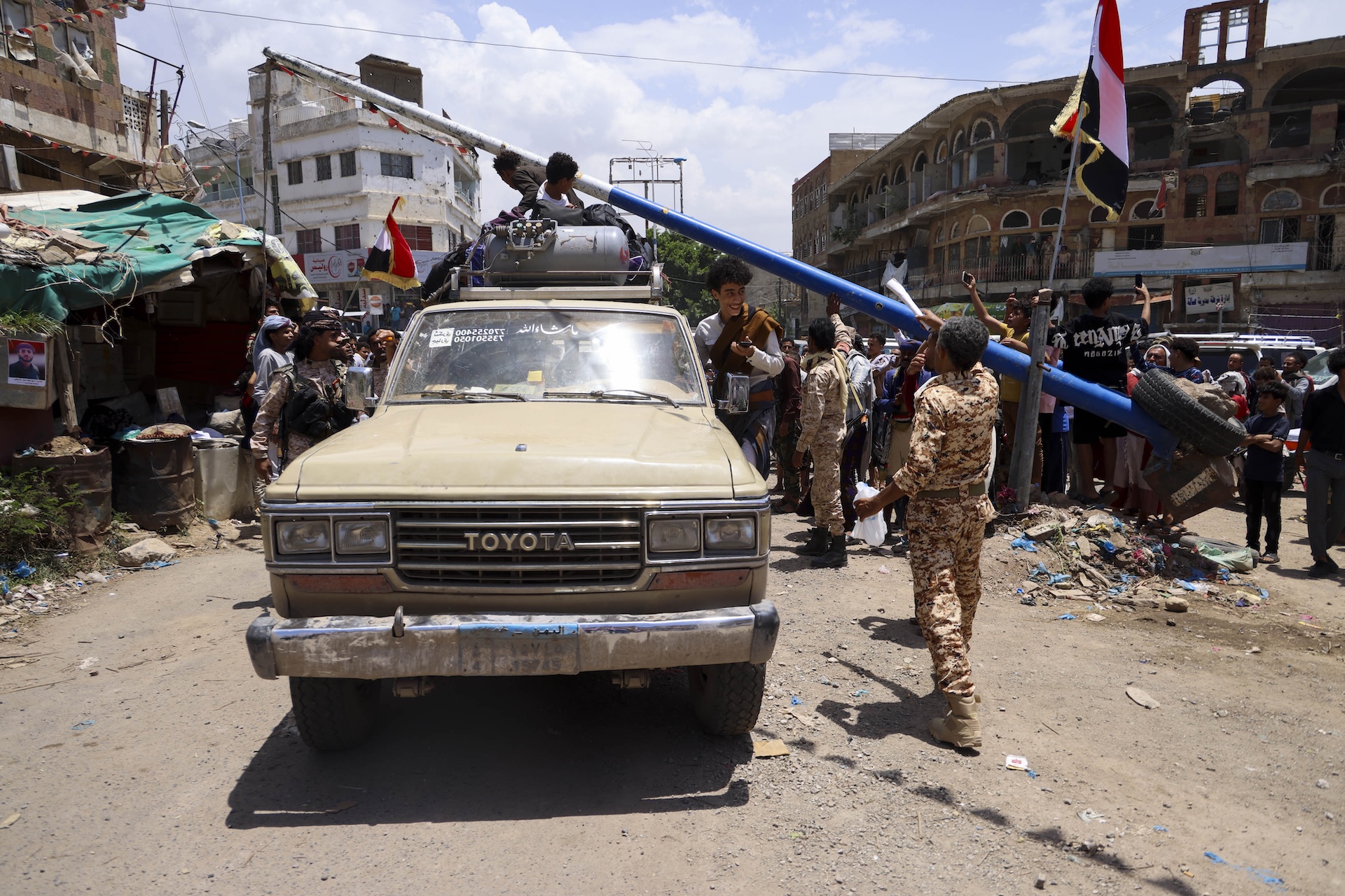 Opening the Road to Besieged Taiz City: Easing Travel vs. Continued ...